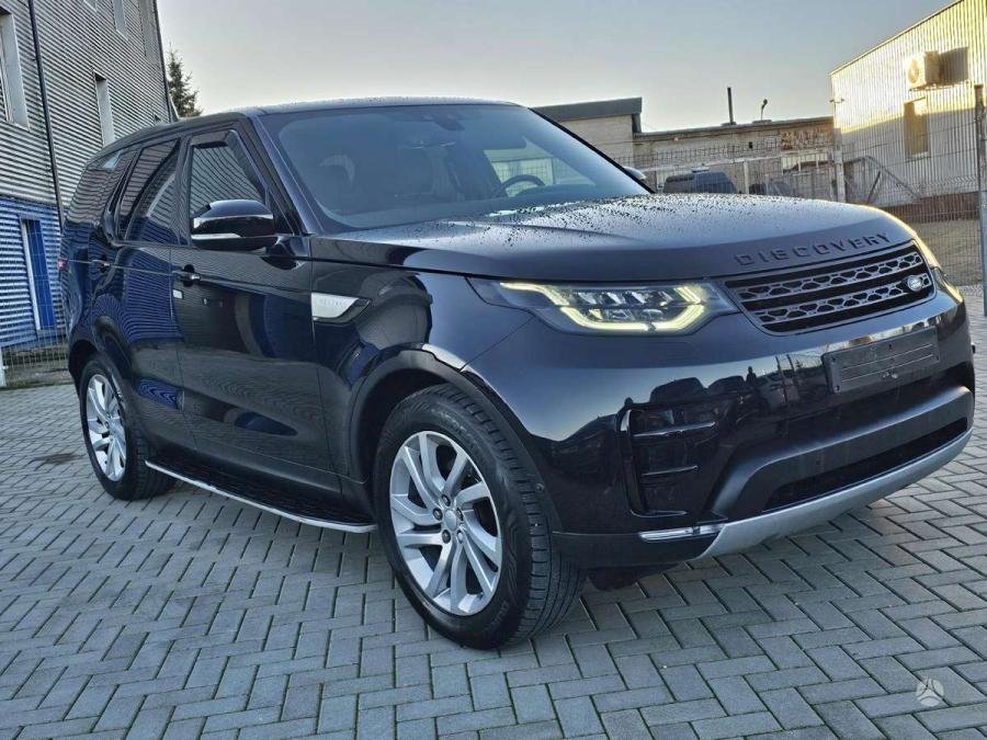 Black Land Rover Discovery 2017 in Taurage, with an engine capacity of 2.00 L and mileage of 172 thousand km for 18900 €, photo 1 on AUTOMOTO.COM.LV
