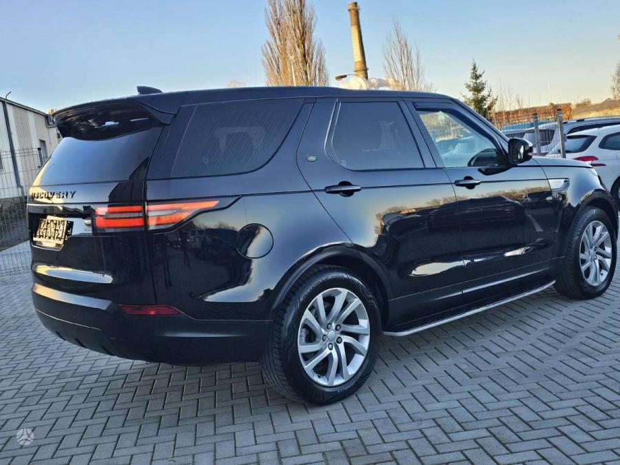 Black Land Rover Discovery 2017 in Taurage, with an engine capacity of 2.00 L and mileage of 172 thousand km for 18900 €, photo 3 on AUTOMOTO.COM.LV