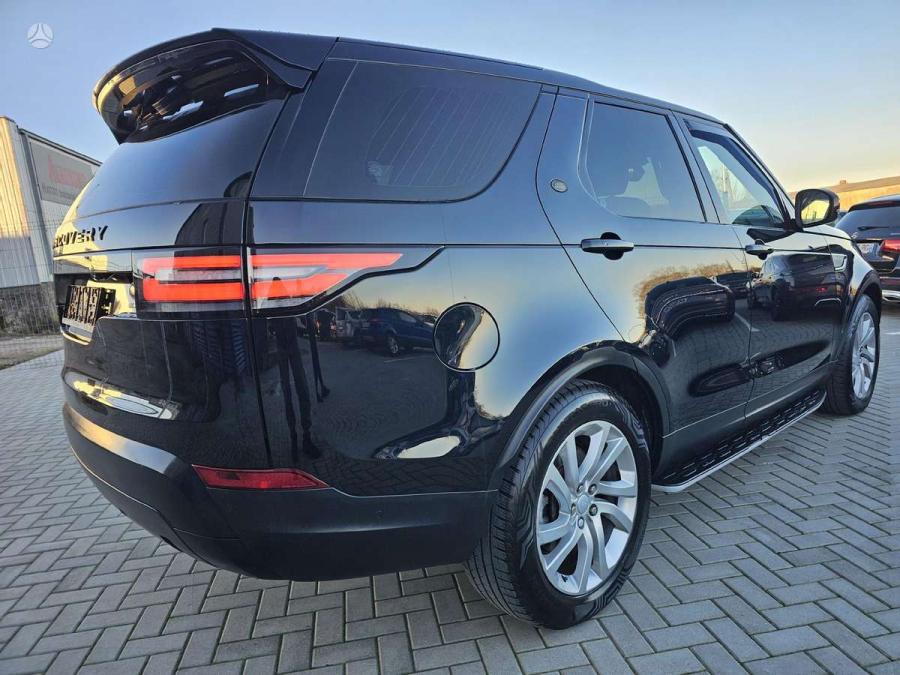Black Land Rover Discovery 2017 in Taurage, with an engine capacity of 2.00 L and mileage of 172 thousand km for 18900 €, photo 4 on AUTOMOTO.COM.LV