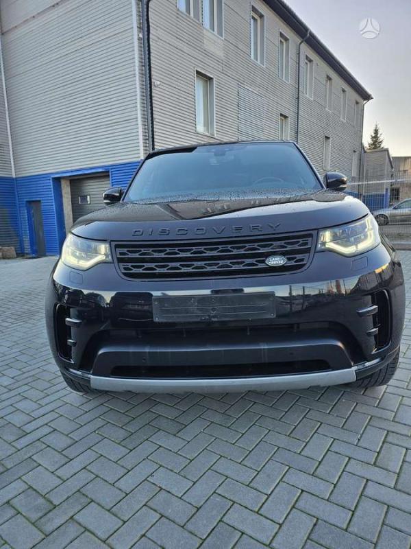 Black Land Rover Discovery 2017 in Taurage, with an engine capacity of 2.00 L and mileage of 172 thousand km for 18900 €, photo 7 on AUTOMOTO.COM.LV