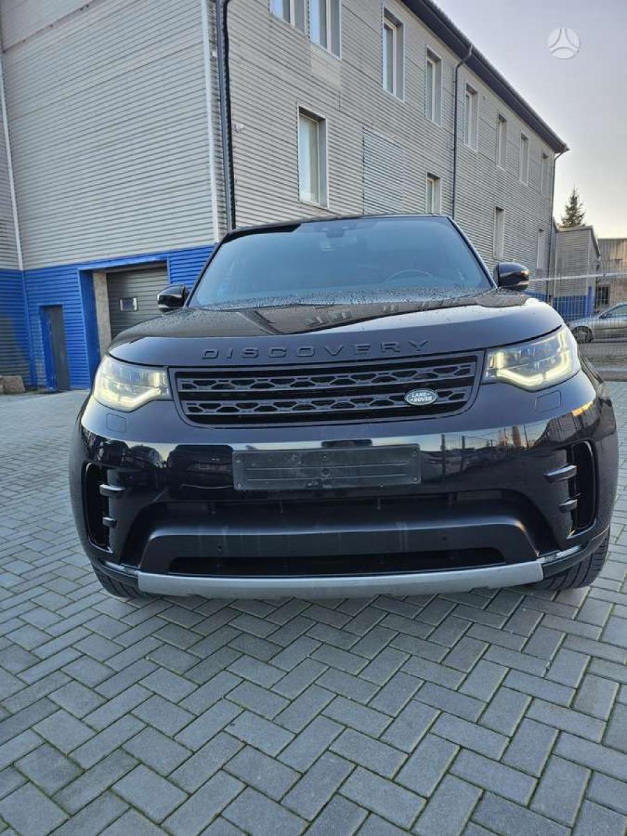 Black Land Rover Discovery 2017 in Taurage, with an engine capacity of 2.00 L and mileage of 172 thousand km for 18900 €, photo 7 on AUTOMOTO.COM.LV
