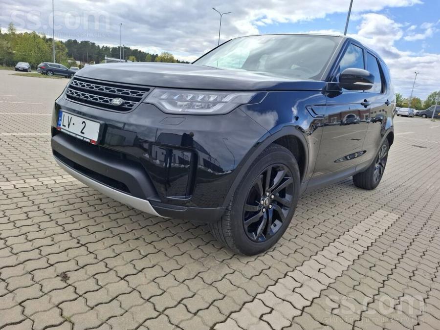 Black Land Rover Discovery 2017 in Riga, with an engine capacity of 2.00 L and mileage of 141 thousand km for 18999 €, photo 1 on AUTOMOTO.COM.LV