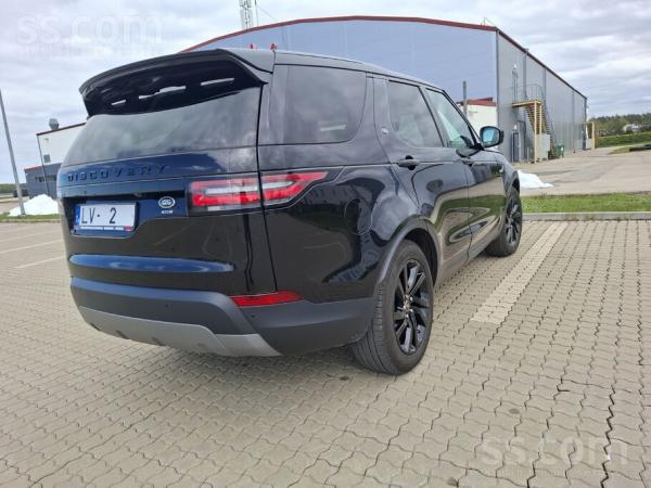 Melns Land Rover Discovery 2017 Rīga, ar dzinēja tilpumu 2.00 L un nobraukumu 141 tūkst. km par 18999 €, foto 3 vietnē AUTOMOTO.COM.LV