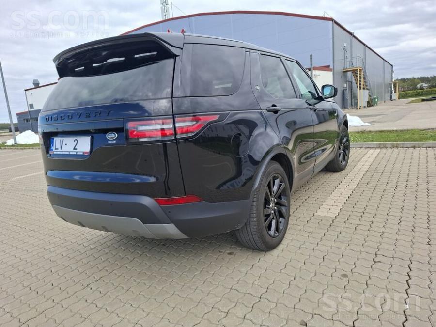 Black Land Rover Discovery 2017 in Riga, with an engine capacity of 2.00 L and mileage of 141 thousand km for 18999 €, photo 3 on AUTOMOTO.COM.LV