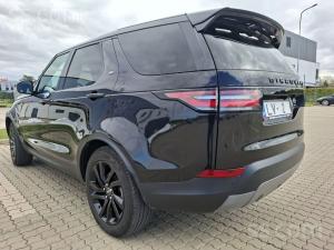 Black Land Rover Discovery 2017 in Riga, with an engine capacity of 2.00 L and mileage of 141 thousand km for 18999 €, photo 4 on AUTOMOTO.COM.LV