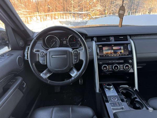 Melns Land Rover Discovery 2017 Viļņa, ar dzinēja tilpumu 2.00 L un nobraukumu 261 tūkst. km par 17000 €, foto 3 vietnē AUTOMOTO.COM.LV
