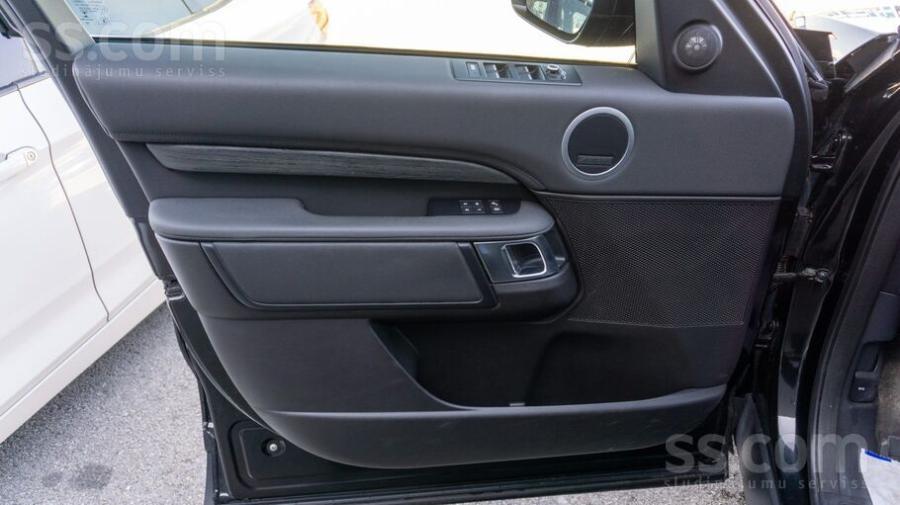 Melns Land Rover Discovery 2017 Rīga, ar dzinēja tilpumu 2.00 L un nobraukumu 162 tūkst. km par 18490 €, foto 27 vietnē AUTOMOTO.COM.LV