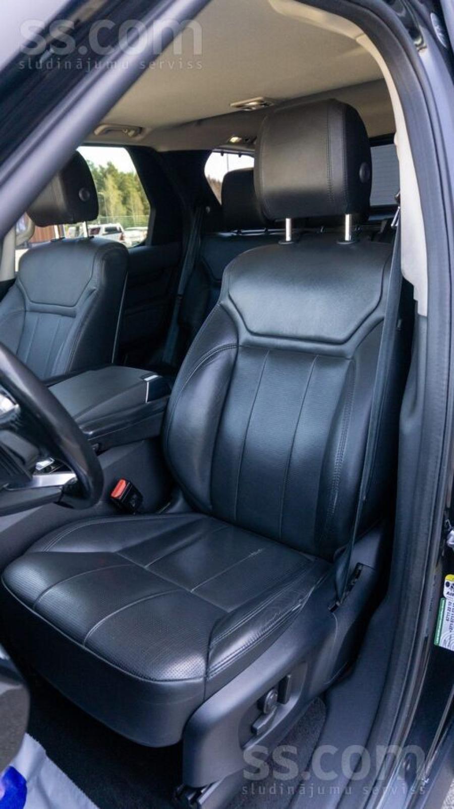 Melns Land Rover Discovery 2017 Rīga, ar dzinēja tilpumu 2.00 L un nobraukumu 162 tūkst. km par 18490 €, foto 32 vietnē AUTOMOTO.COM.LV