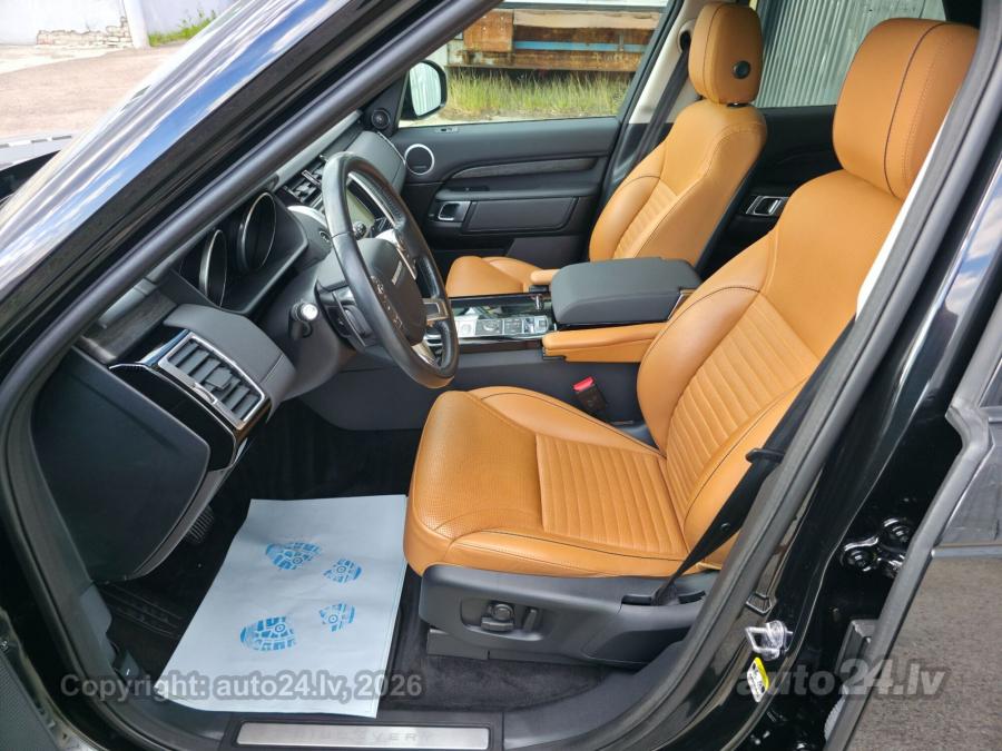 Black Land Rover Discovery 2017 in Tallinn, with an engine capacity of 3.00 L and mileage of 105 thousand km for 24990 €, photo 10 on AUTOMOTO.COM.LV