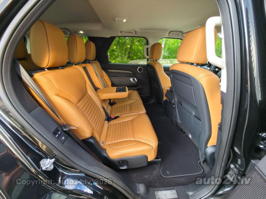 Black Land Rover Discovery 2017 in Tallinn, with an engine capacity of 3.00 L and mileage of 105 thousand km for 24990 €, photo 15 on AUTOMOTO.COM.LV