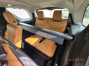 Black Land Rover Discovery 2017 in Tallinn, with an engine capacity of 3.00 L and mileage of 105 thousand km for 24990 €, photo 18 on AUTOMOTO.COM.LV
