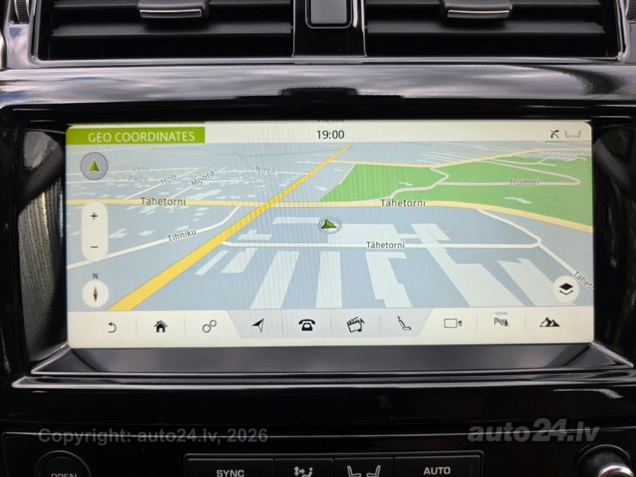Black Land Rover Discovery 2017 in Tallinn, with an engine capacity of 3.00 L and mileage of 105 thousand km for 24990 €, photo 24 on AUTOMOTO.COM.LV