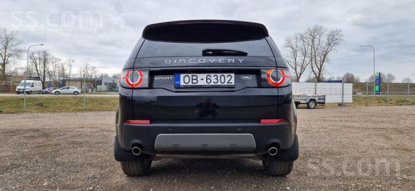 Black Land Rover Discovery 2017 in Daugavpils, with an engine capacity of 2.00 L and mileage of 179 thousand km for 14100 €, photo 4 on AUTOMOTO.COM.LV