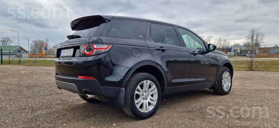 Black Land Rover Discovery 2017 in Daugavpils, with an engine capacity of 2.00 L and mileage of 179 thousand km for 14100 €, photo 6 on AUTOMOTO.COM.LV