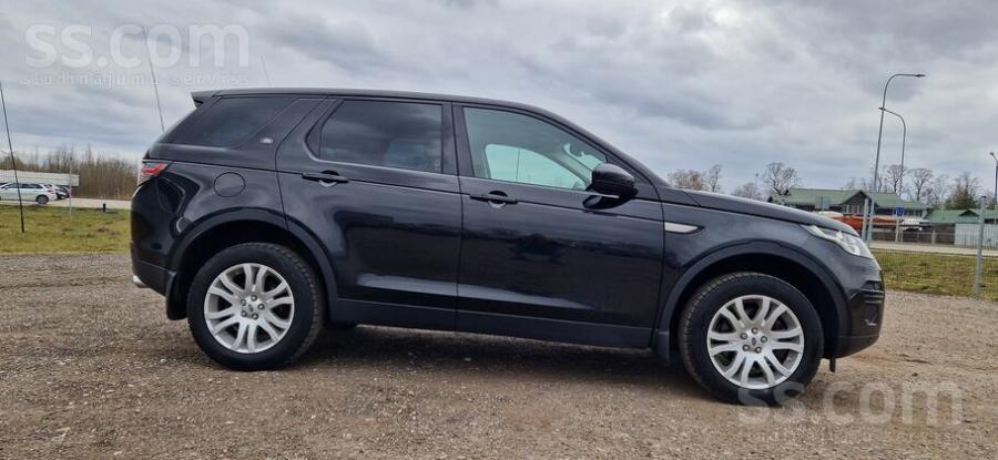 Black Land Rover Discovery 2017 in Daugavpils, with an engine capacity of 2.00 L and mileage of 179 thousand km for 14100 €, photo 7 on AUTOMOTO.COM.LV