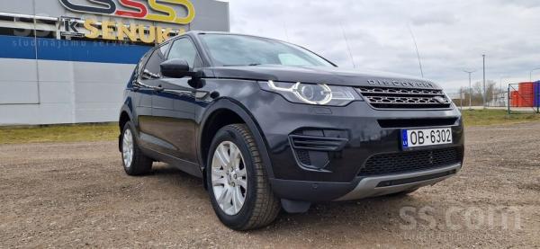 Black Land Rover Discovery 2017 in Daugavpils, with an engine capacity of 2.00 L and mileage of 179 thousand km for 14100 €, photo 7 on AUTOMOTO.COM.LV