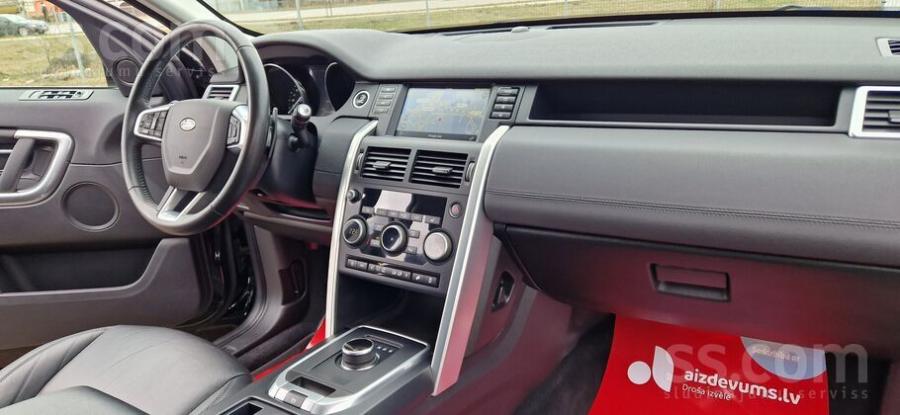 Black Land Rover Discovery 2017 in Daugavpils, with an engine capacity of 2.00 L and mileage of 179 thousand km for 14100 €, photo 26 on AUTOMOTO.COM.LV