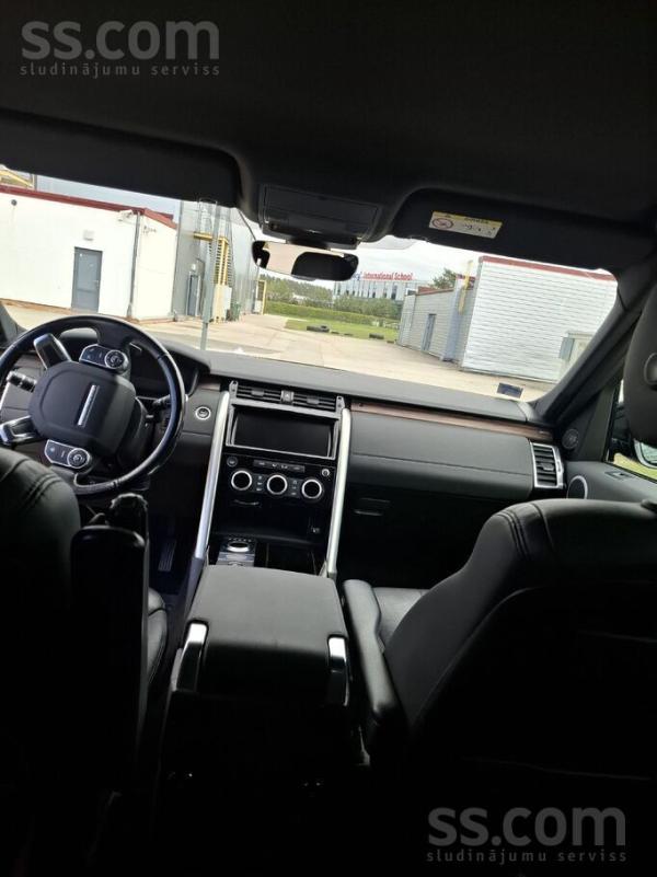 Land Rover Discovery 2017 Rīga vietnē Melns Land Rover Discovery 2017 Rīga, ar dzinēja tilpumu 2.00 L un nobraukumu 141 tūkst. km par 16500 €, foto 11 vietnē AUTOMOTO.COM.LV