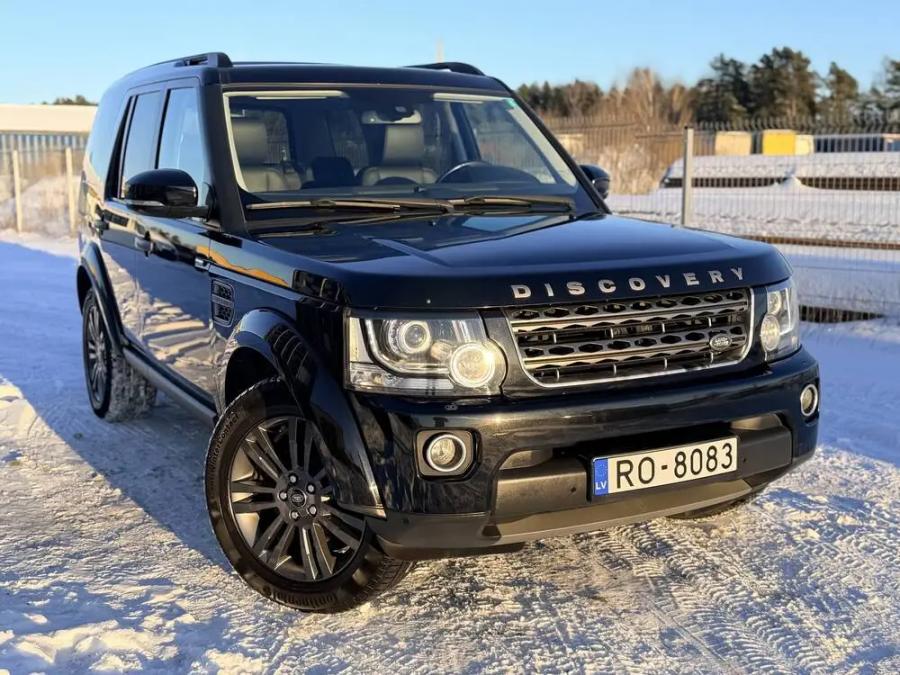 Black Land Rover Discovery 2017 in Riga, with an engine capacity of 3.00 L and mileage of 164 thousand km for 15995 €, photo 1 on AUTOMOTO.COM.LV