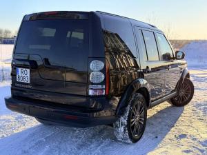 Black Land Rover Discovery 2017 in Riga, with an engine capacity of 3.00 L and mileage of 164 thousand km for 15995 €, photo 5 on AUTOMOTO.COM.LV