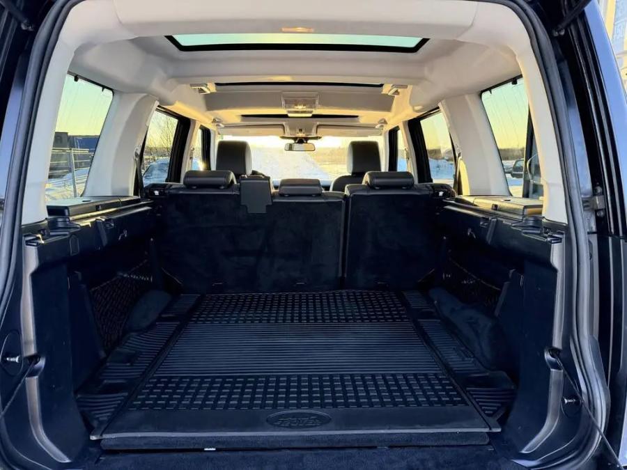 Black Land Rover Discovery 2017 in Riga, with an engine capacity of 3.00 L and mileage of 164 thousand km for 15995 €, photo 6 on AUTOMOTO.COM.LV