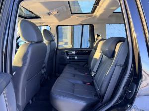 Black Land Rover Discovery 2017 in Riga, with an engine capacity of 3.00 L and mileage of 164 thousand km for 15995 €, photo 9 on AUTOMOTO.COM.LV
