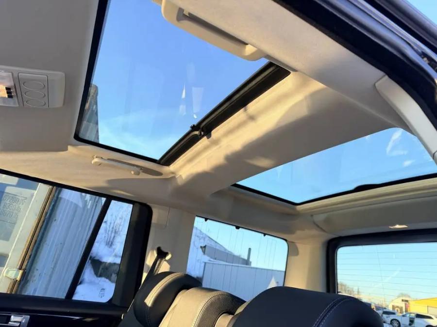 Black Land Rover Discovery 2017 in Riga, with an engine capacity of 3.00 L and mileage of 164 thousand km for 15995 €, photo 10 on AUTOMOTO.COM.LV