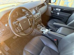 Black Land Rover Discovery 2017 in Riga, with an engine capacity of 3.00 L and mileage of 164 thousand km for 15995 €, photo 14 on AUTOMOTO.COM.LV