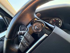 Black Land Rover Discovery 2017 in Riga, with an engine capacity of 3.00 L and mileage of 164 thousand km for 15995 €, photo 16 on AUTOMOTO.COM.LV