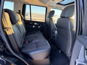 Black Land Rover Discovery 2017 in Riga, with an engine capacity of 3.00 L and mileage of 164 thousand km for 15995 €, photo 26 on AUTOMOTO.COM.LV