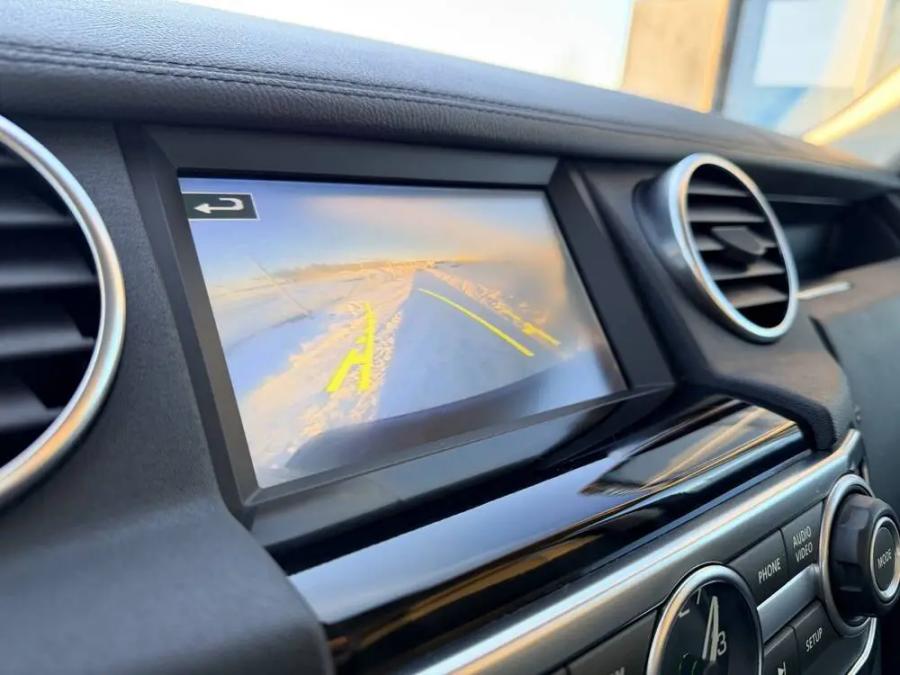 Black Land Rover Discovery 2017 in Riga, with an engine capacity of 3.00 L and mileage of 164 thousand km for 15995 €, photo 30 on AUTOMOTO.COM.LV