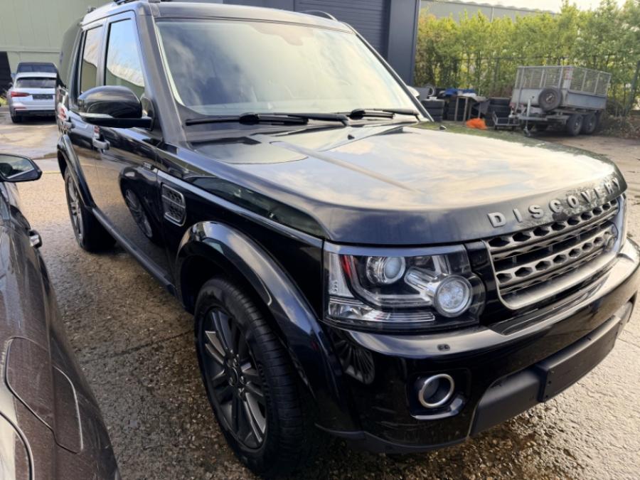 Melns Land Rover Discovery 2017 Rīga, ar dzinēja tilpumu 3.00 L un nobraukumu 164 tūkst. km par 15995 €, foto 1 vietnē AUTOMOTO.COM.LV