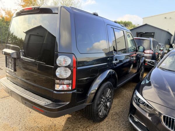 Melns Land Rover Discovery 2017 Rīga, ar dzinēja tilpumu 3.00 L un nobraukumu 164 tūkst. km par 15995 €, foto 2 vietnē AUTOMOTO.COM.LV