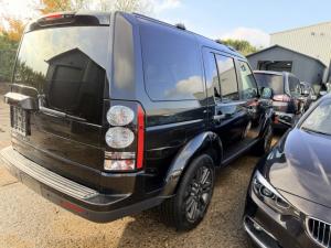 Melns Land Rover Discovery 2017 Rīga, ar dzinēja tilpumu 3.00 L un nobraukumu 164 tūkst. km par 15995 €, foto 3 vietnē AUTOMOTO.COM.LV
