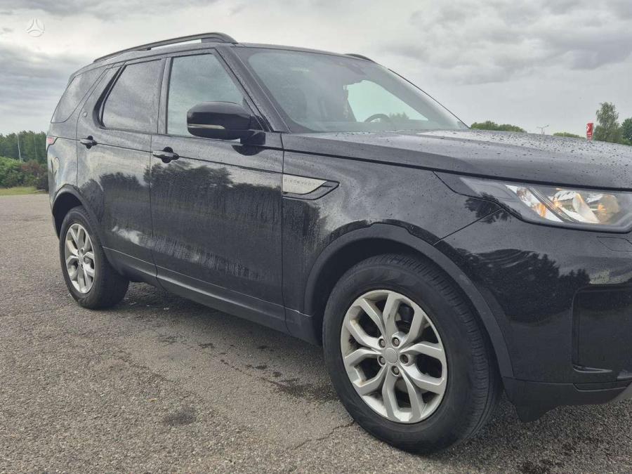 Black Land Rover Discovery 2017 in Siauliai, with an engine capacity of 2.00 L and mileage of 166 thousand km for 14700 €, photo 1 on AUTOMOTO.COM.LV