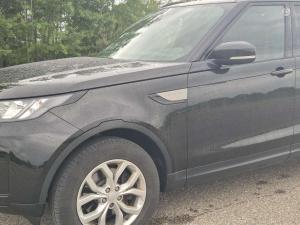 Black Land Rover Discovery 2017 in Siauliai, with an engine capacity of 2.00 L and mileage of 166 thousand km for 14700 €, photo 5 on AUTOMOTO.COM.LV