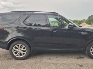 Black Land Rover Discovery 2017 in Siauliai, with an engine capacity of 2.00 L and mileage of 166 thousand km for 14700 €, photo 8 on AUTOMOTO.COM.LV