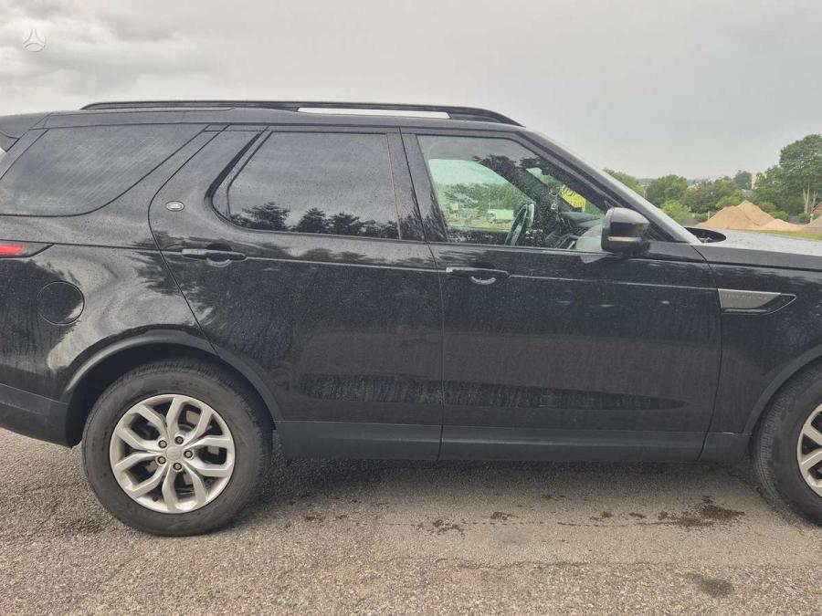Black Land Rover Discovery 2017 in Siauliai, with an engine capacity of 2.00 L and mileage of 166 thousand km for 14700 €, photo 8 on AUTOMOTO.COM.LV