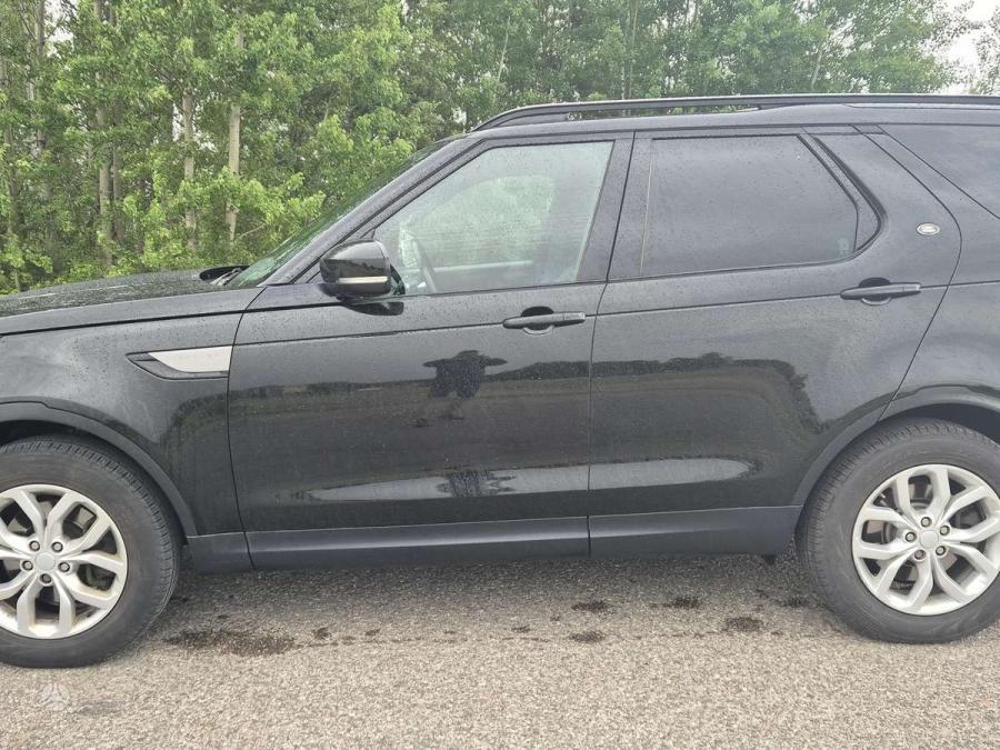 Black Land Rover Discovery 2017 in Siauliai, with an engine capacity of 2.00 L and mileage of 166 thousand km for 14700 €, photo 9 on AUTOMOTO.COM.LV