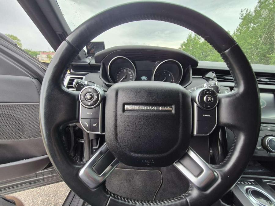 Black Land Rover Discovery 2017 in Siauliai, with an engine capacity of 2.00 L and mileage of 166 thousand km for 14700 €, photo 13 on AUTOMOTO.COM.LV