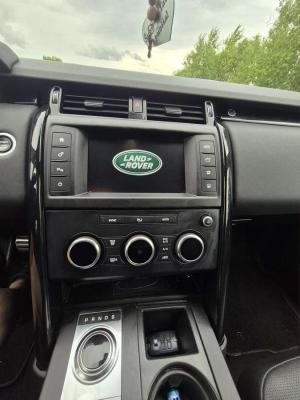 Black Land Rover Discovery 2017 in Siauliai, with an engine capacity of 2.00 L and mileage of 166 thousand km for 14700 €, photo 15 on AUTOMOTO.COM.LV
