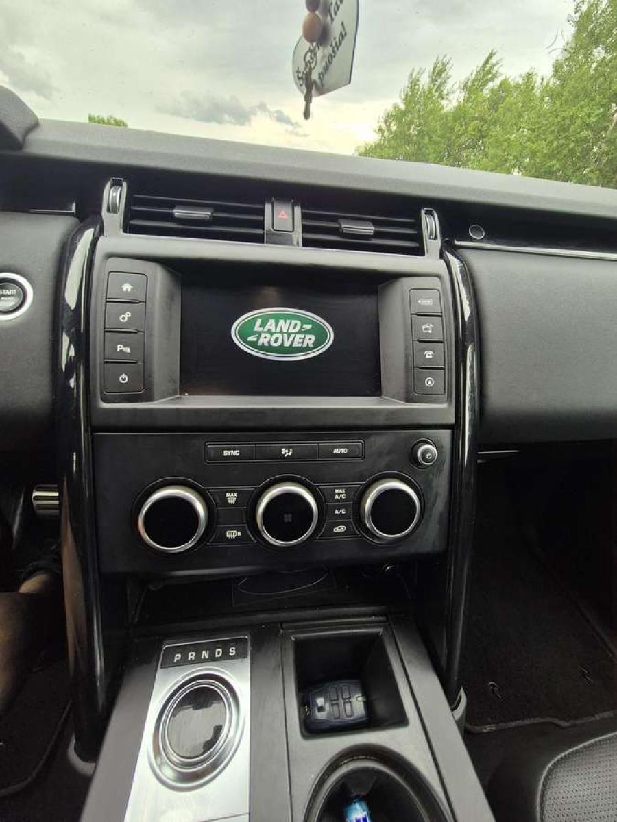 Black Land Rover Discovery 2017 in Siauliai, with an engine capacity of 2.00 L and mileage of 166 thousand km for 14700 €, photo 15 on AUTOMOTO.COM.LV