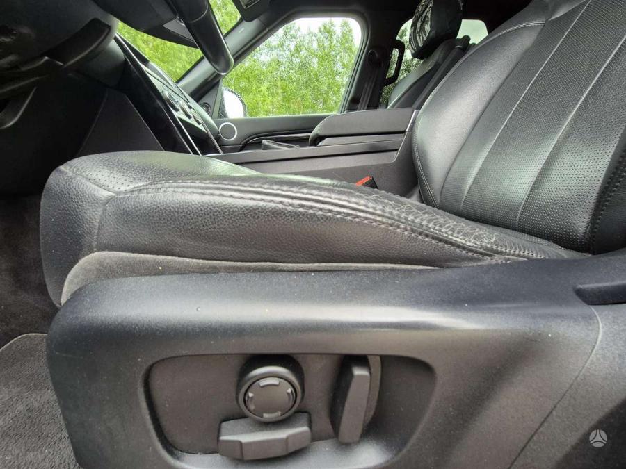 Black Land Rover Discovery 2017 in Siauliai, with an engine capacity of 2.00 L and mileage of 166 thousand km for 14700 €, photo 22 on AUTOMOTO.COM.LV