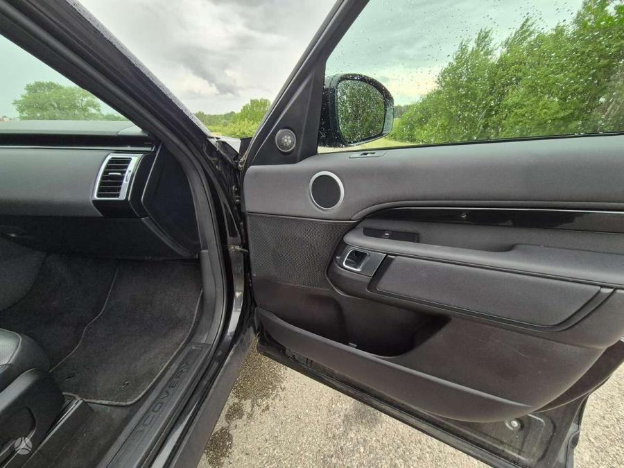 Black Land Rover Discovery 2017 in Siauliai, with an engine capacity of 2.00 L and mileage of 166 thousand km for 14700 €, photo 31 on AUTOMOTO.COM.LV
