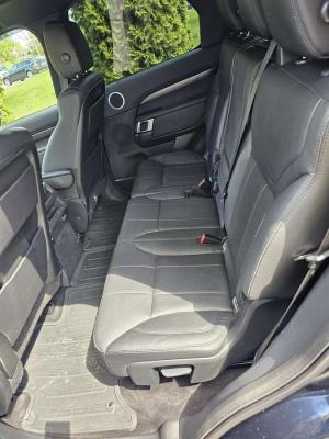 Black Land Rover Discovery 2017 in Taurage, with an engine capacity of 2.00 L and mileage of 172 thousand km for 18000 €, photo 16 on AUTOMOTO.COM.LV