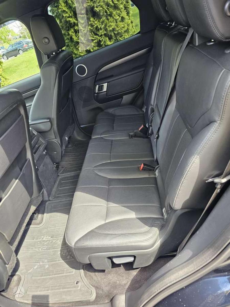 Black Land Rover Discovery 2017 in Taurage, with an engine capacity of 2.00 L and mileage of 172 thousand km for 18000 €, photo 16 on AUTOMOTO.COM.LV