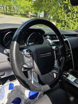 Black Land Rover Discovery 2017 in Taurage, with an engine capacity of 2.00 L and mileage of 172 thousand km for 18000 €, photo 19 on AUTOMOTO.COM.LV