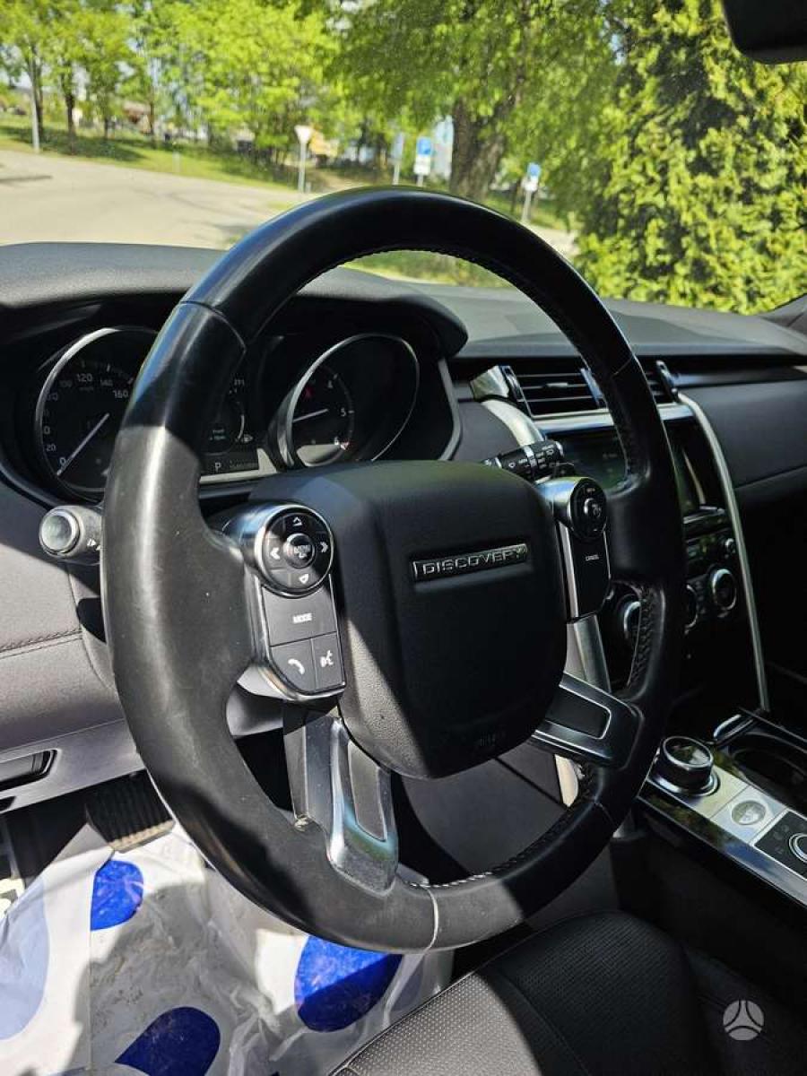 Black Land Rover Discovery 2017 in Taurage, with an engine capacity of 2.00 L and mileage of 172 thousand km for 18000 €, photo 19 on AUTOMOTO.COM.LV