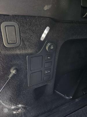 Black Land Rover Discovery 2017 in Taurage, with an engine capacity of 2.00 L and mileage of 172 thousand km for 18000 €, photo 20 on AUTOMOTO.COM.LV