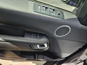 Black Land Rover Discovery 2017 in Taurage, with an engine capacity of 2.00 L and mileage of 172 thousand km for 18000 €, photo 21 on AUTOMOTO.COM.LV